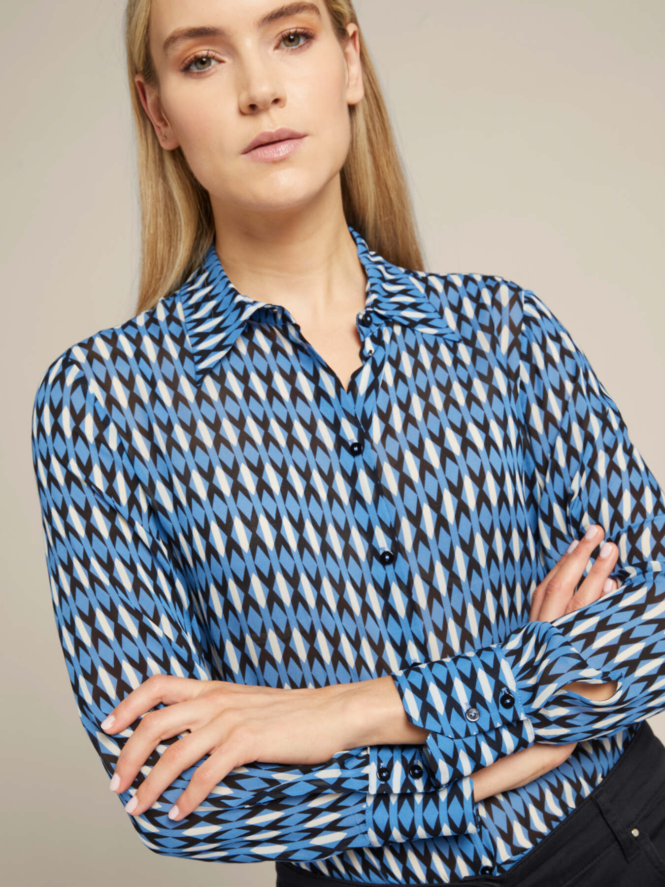 Camicia dalla stampa geometrica