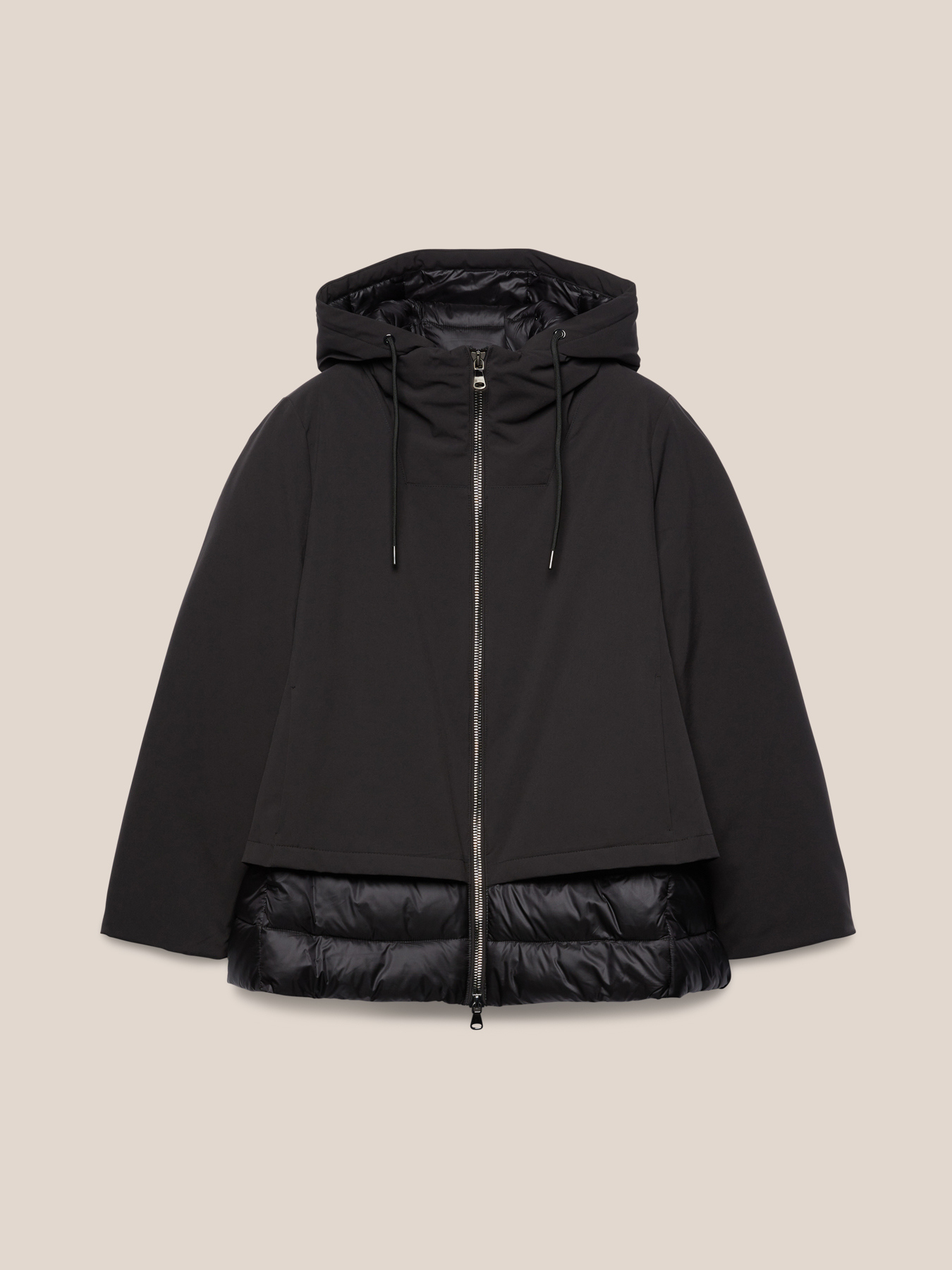 Casaco de penas curto em nylon técnico