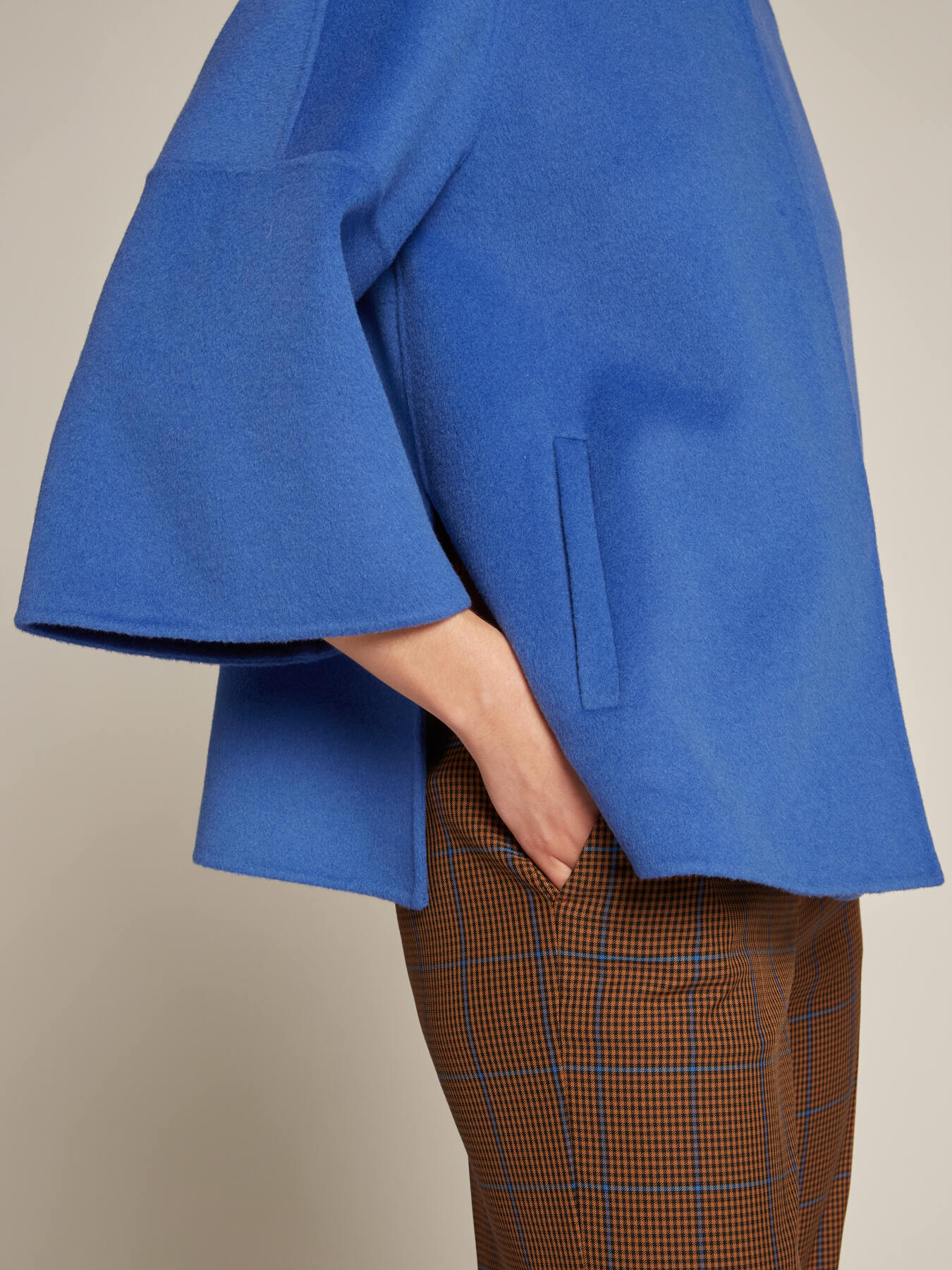 Hand-finished double fabric cape