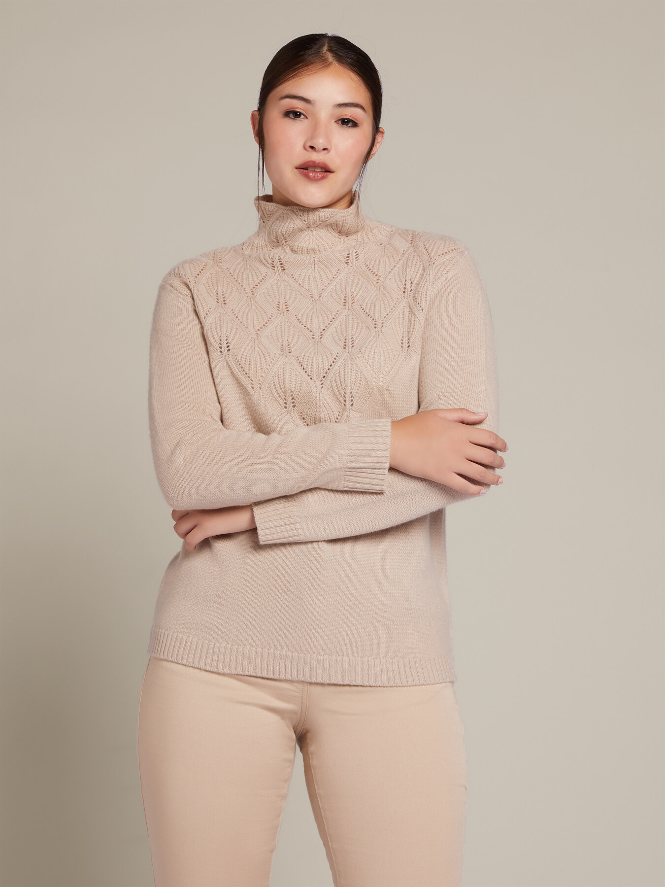 Maglia lupetto in 100% lana sostenibile con ricamo