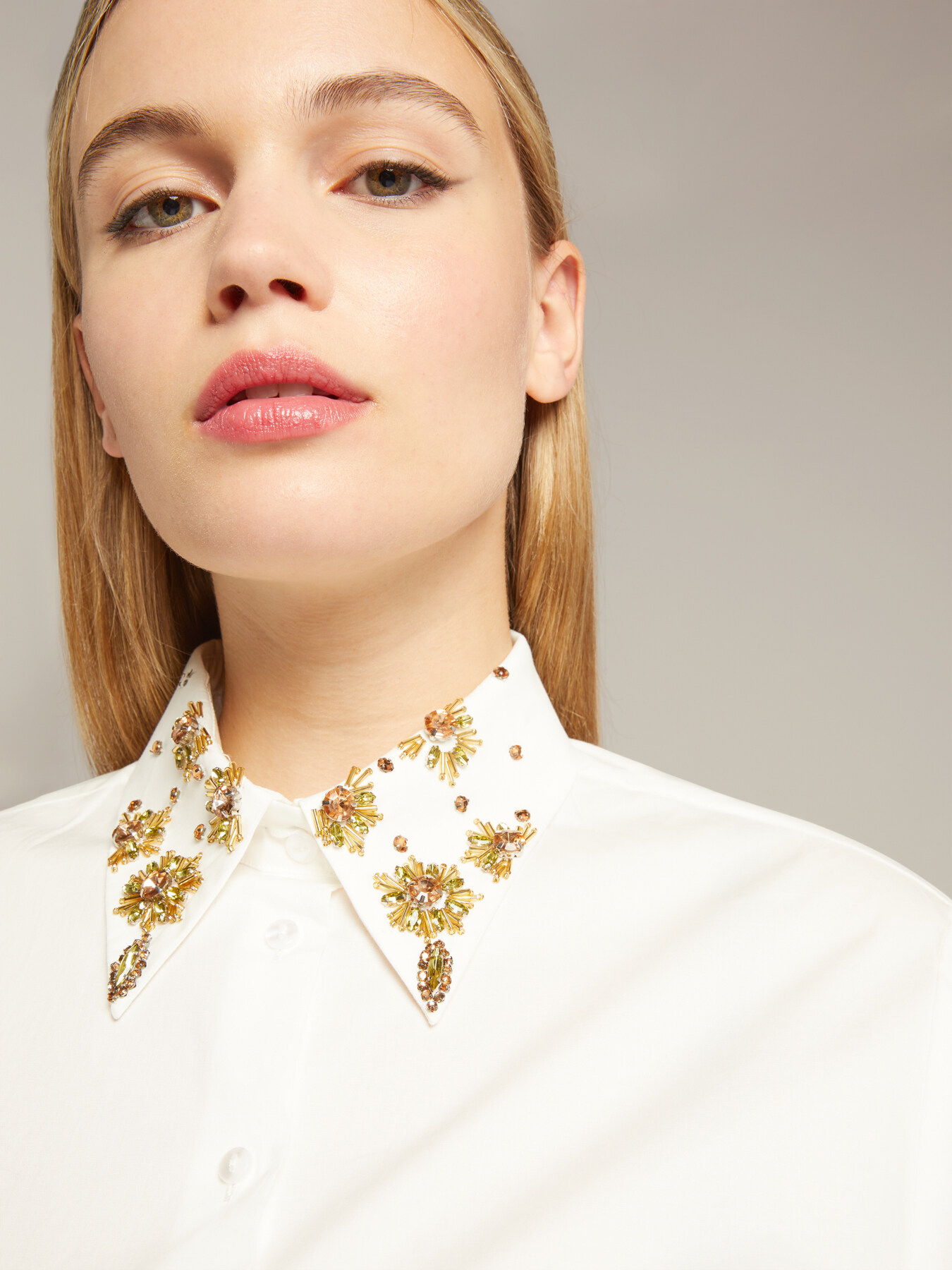 Camicia con colletto ricamato